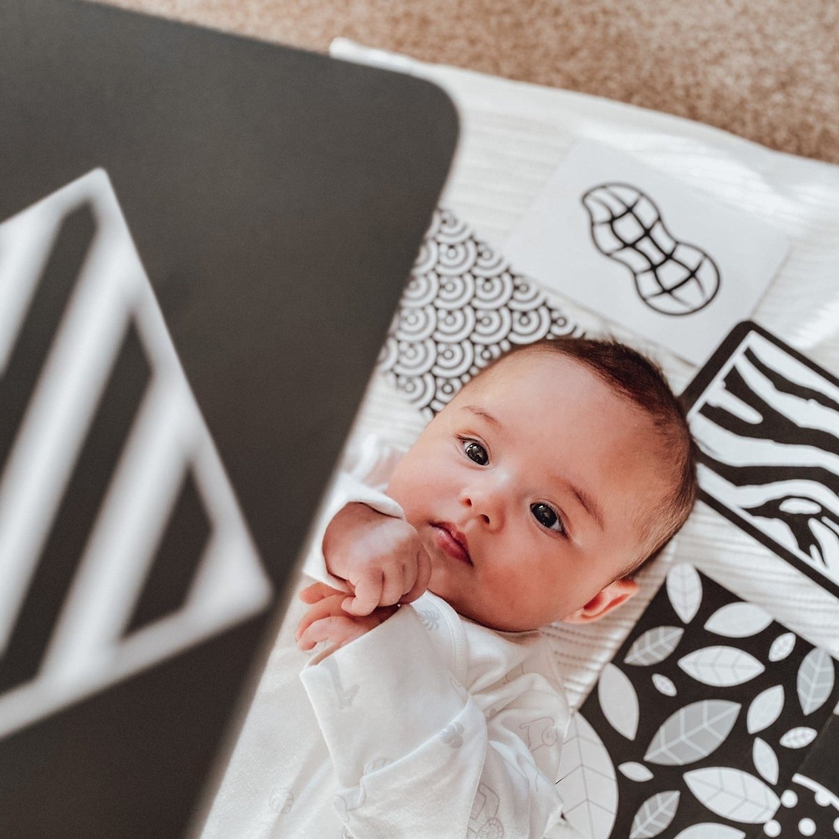 0+ Month Newborn Sensory Cards | High Contrast Black & White Cards For ...